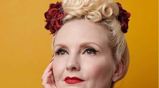 How to get the perfect cat eye flick– Retropeepers